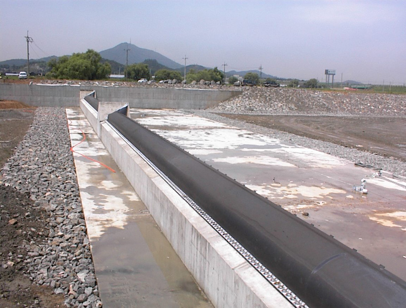 Water Filling Rubber Dam - Buy Inflatable Rubber Weir, Water Flood ...